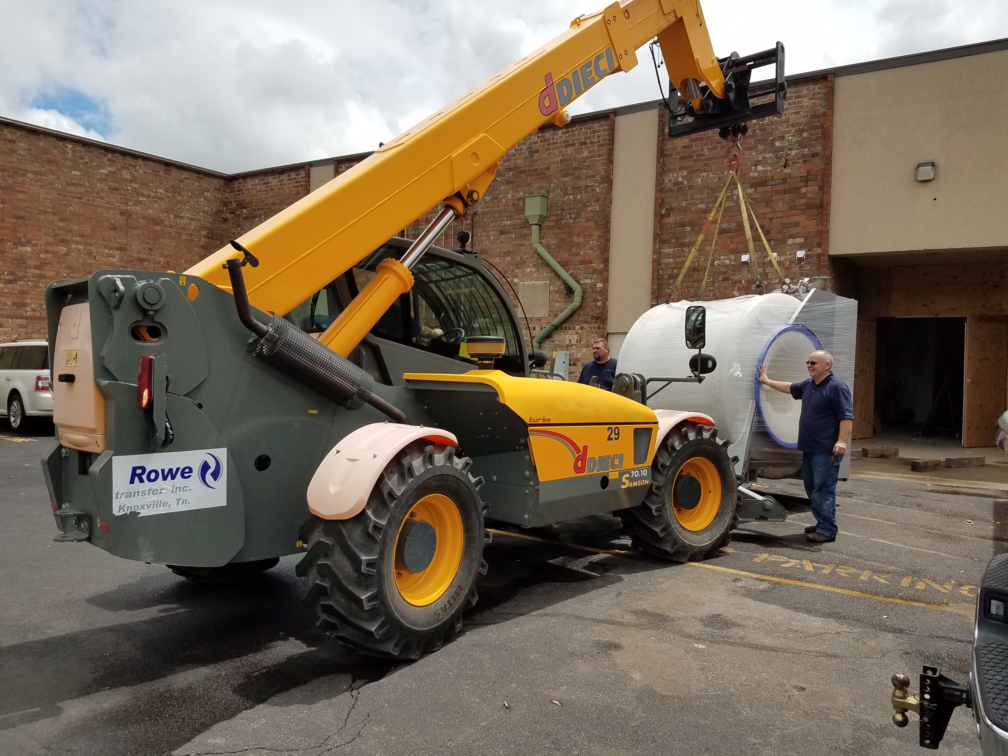 5 Traits to Look for When Choosing the Right Rigging Company - Rowe ...